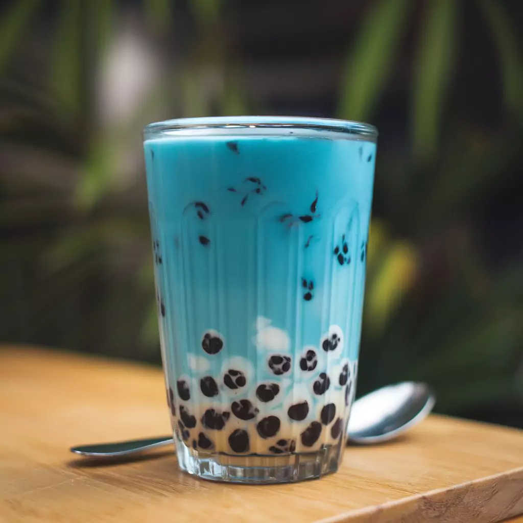 Blue Milk Tea with Black Tapioca Pearls: Easy, Creamy